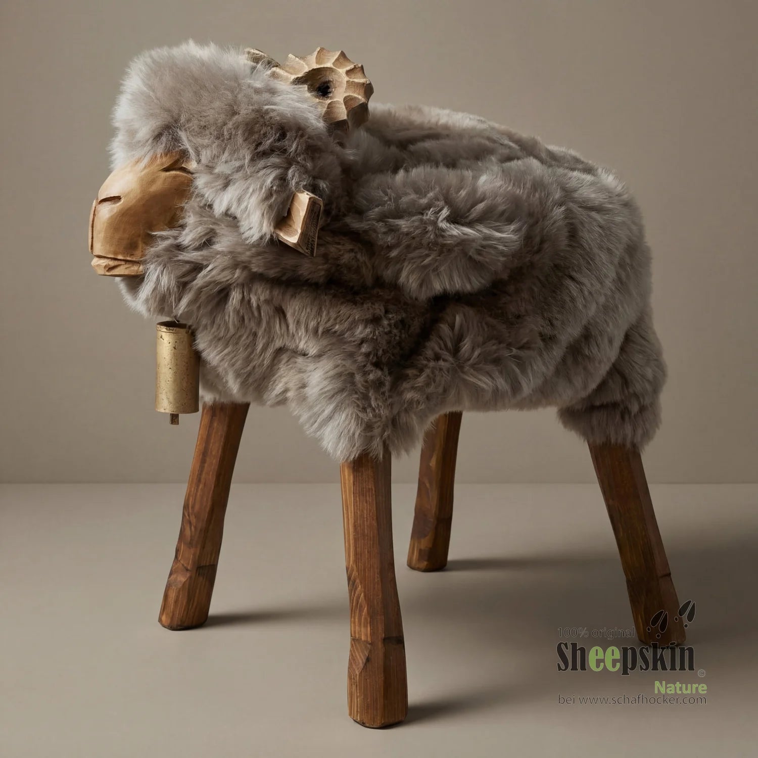 Schafhocker »Finn« der klassische Bua | sandy | Sheepskin Nature ...